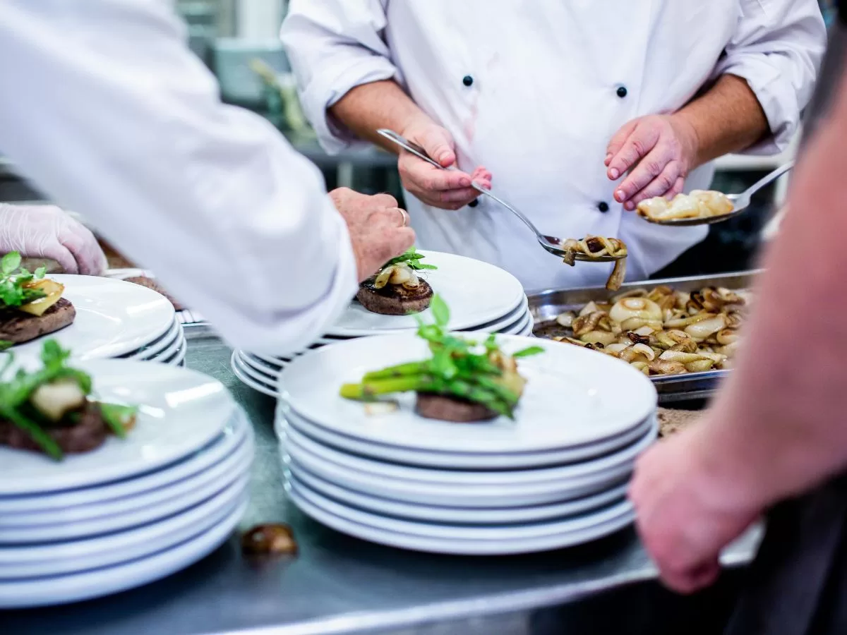 How to Foster Teamwork in Food Presentation? - TheHomeCookBible